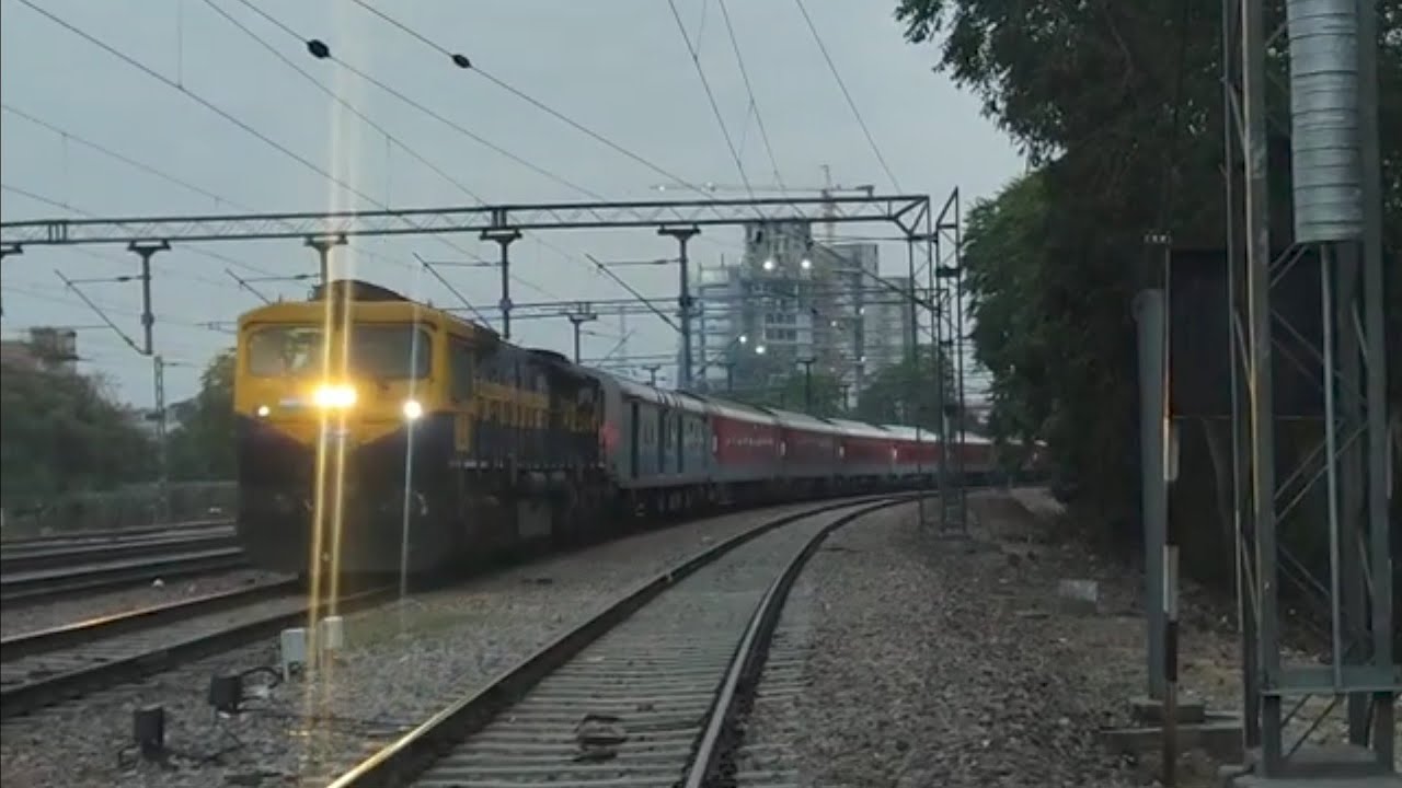 Train no 12958 || SWARN JAYANTI RAJDHANI EXPRESS || Shunted By WDP4D ...