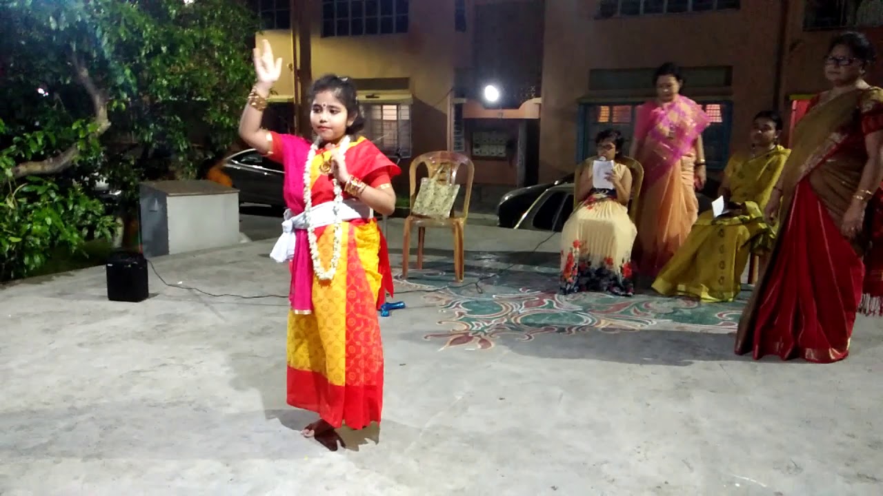 Mamo chitte niti nritye by Mihika - YouTube