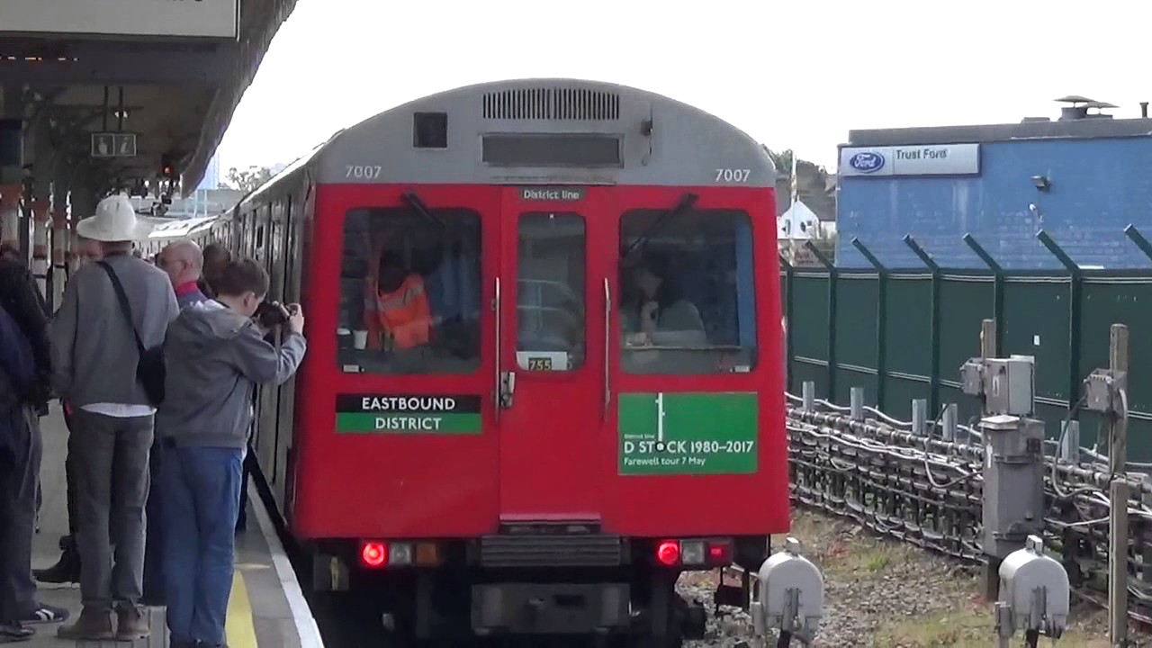 D -STOCK TUBE FAREWELL TOUR ACROSS LONDON 070517 - YouTube