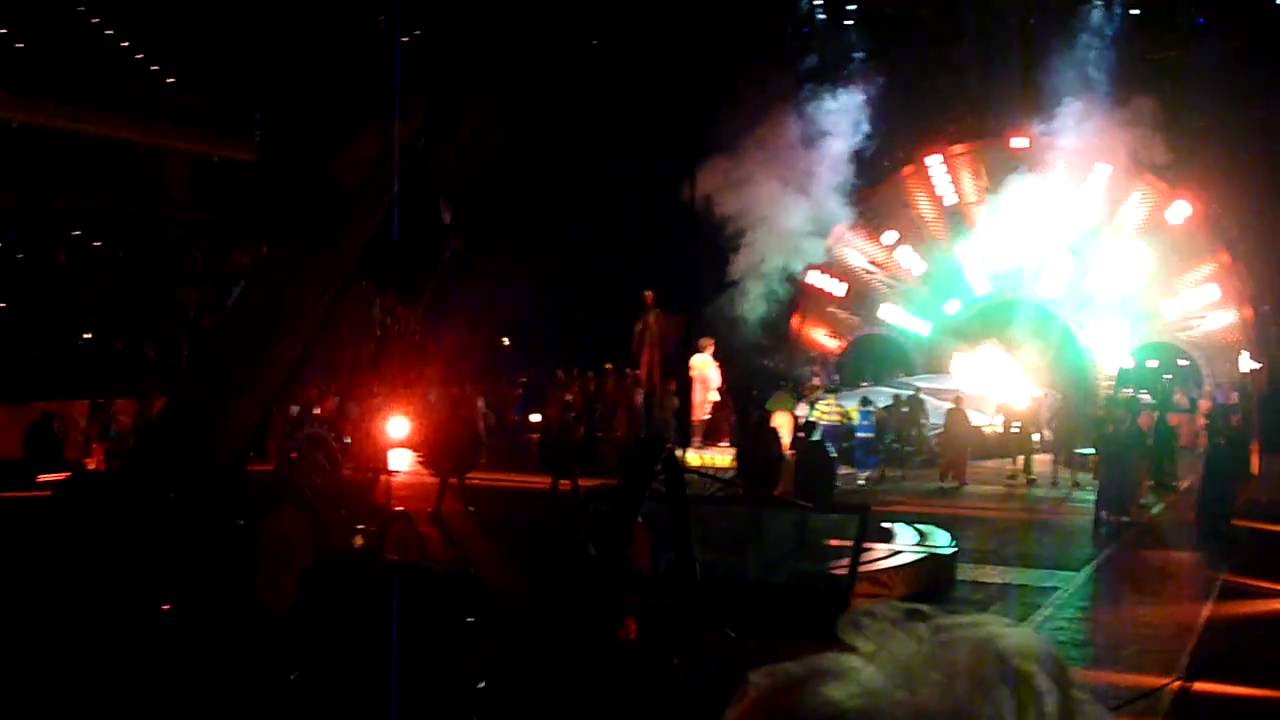 Human Cannonball at the Circus - YouTube