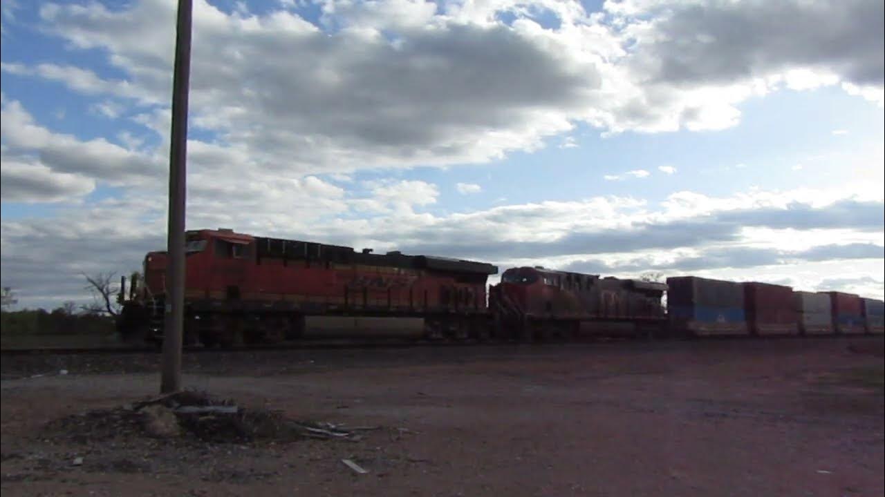Short BNSF Eb Q-CLOPEA with CN#2885 trailing Ricker siding. Near Early,Tx 04/06/2025 - YouTube