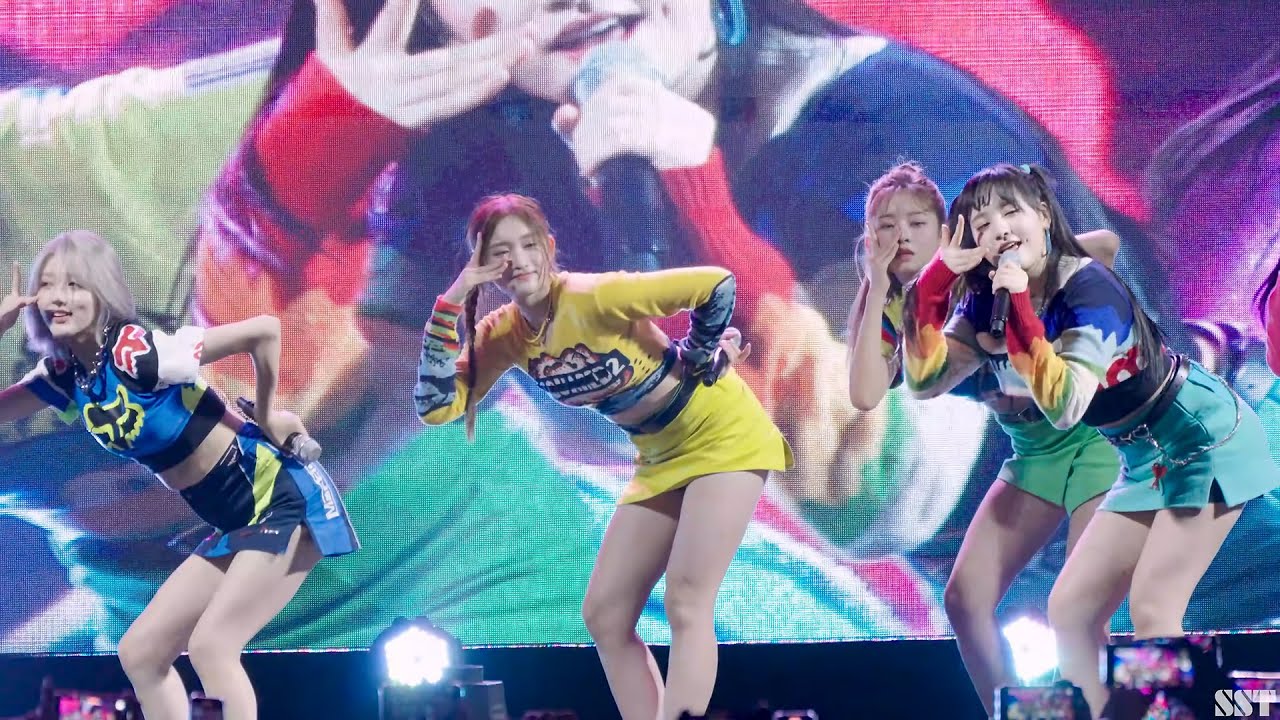 220922 아이브 이서 (IVE LEESEO) - LOVE DIVE (여주대 축제) [4k 직캠] - YouTube