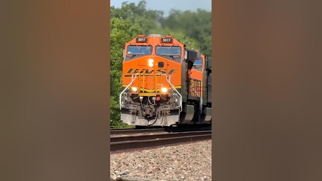 H3 Dash 9 leads BNSF Manifest train! #bnsfrailway #bnsftrains #bnsf - YouTube