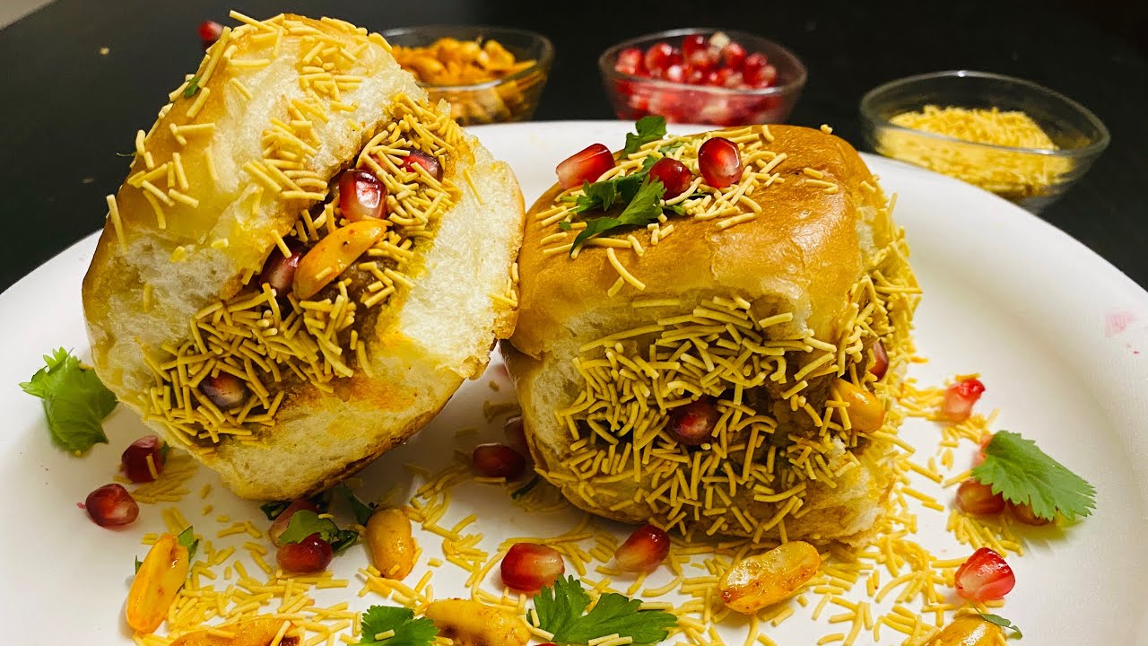 Kacchi Dabeli | कच्छी दाबेली | Dabeli Masala | Dabeli | Street Style ...