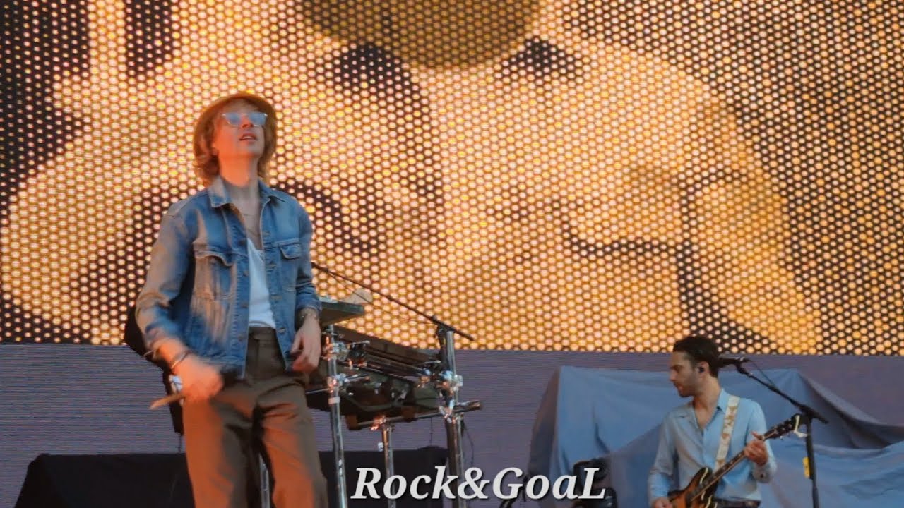 BECK - LOSER [Live At Sevilla] Epic Performance! - YouTube