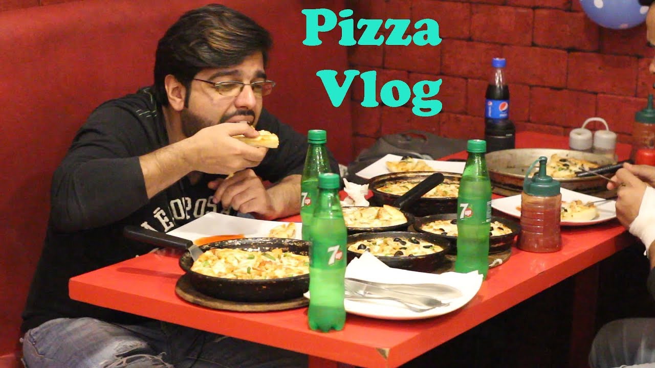 Best Pizza In Lyari Karachi | Vlog 09 | Mehran Hashmi - YouTube