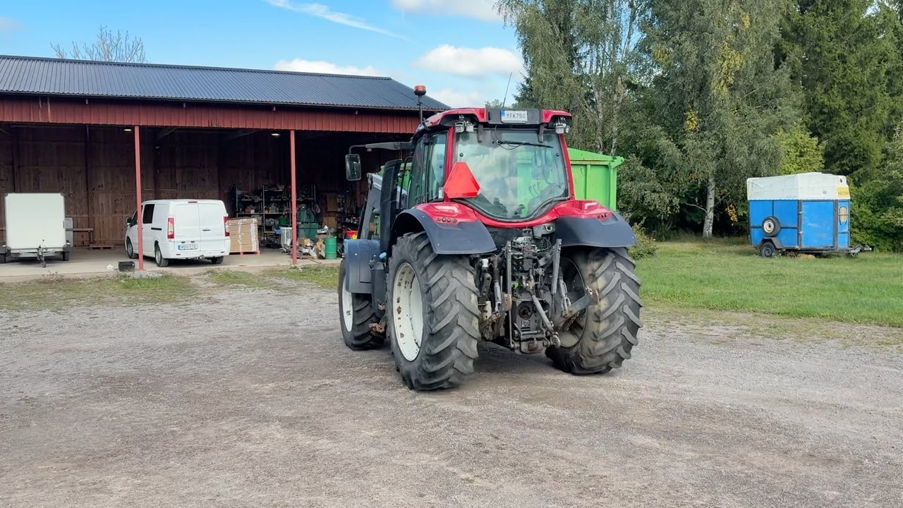 Köp Traktor med lastare Valtra N124 på Klaravik - YouTube