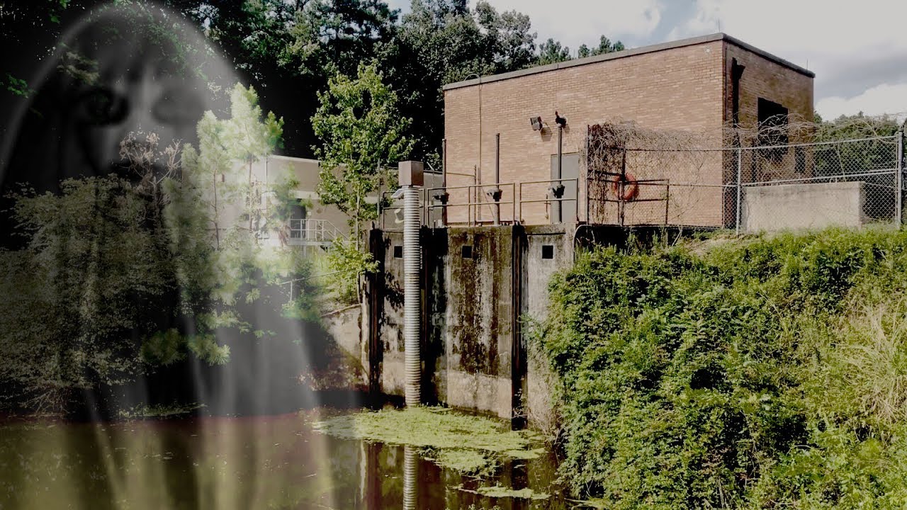 Fishing a HAUNTED Canal (I GOT CHASED OUT) - YouTube