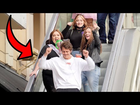 AWKWARD DANCING ON THE ESCALATOR!!