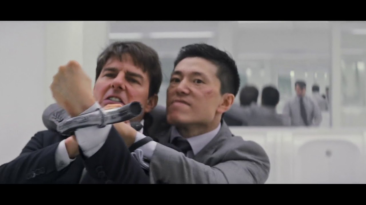 Mission Impossible fallout bathroom fight - YouTube