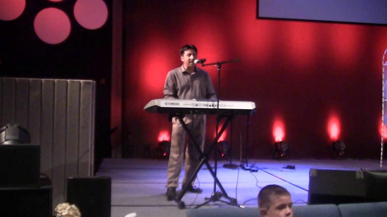 ramon reyes tocando la dulce presencia en una boda en greenville S C ...