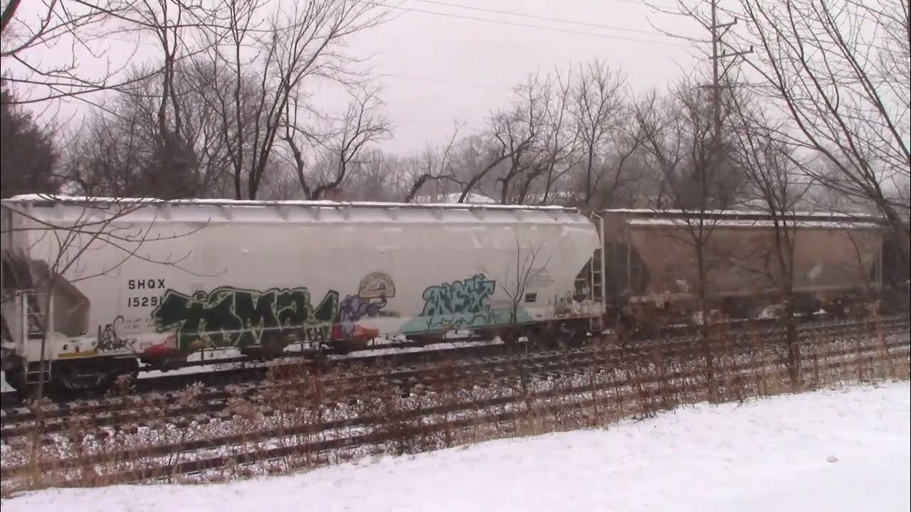 BNSF #5945 Rumbles East Towards Chicago on a Snowy Day - Westmont, IL - YouTube