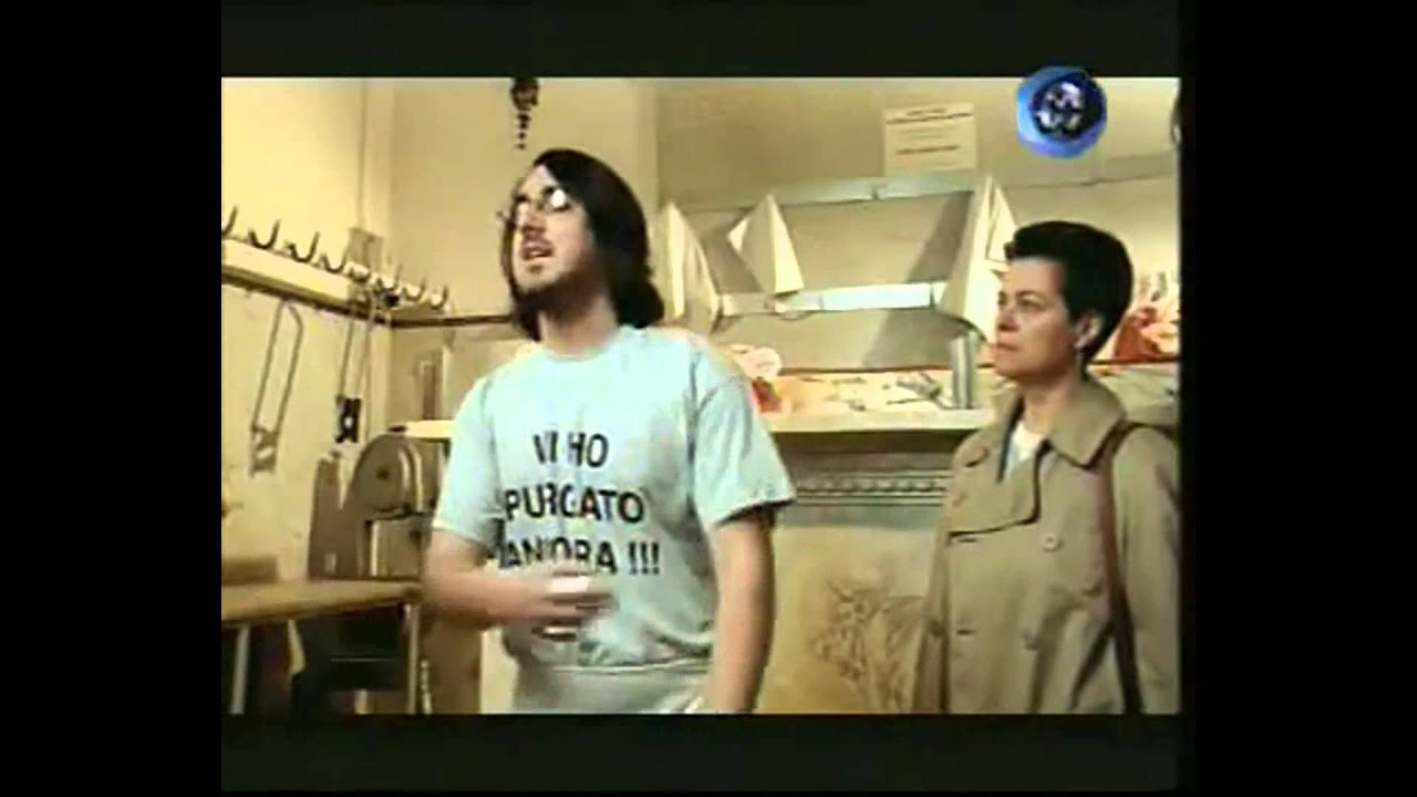 Angelo Bernabucci nel video del Piotta "Supercafone" - YouTube