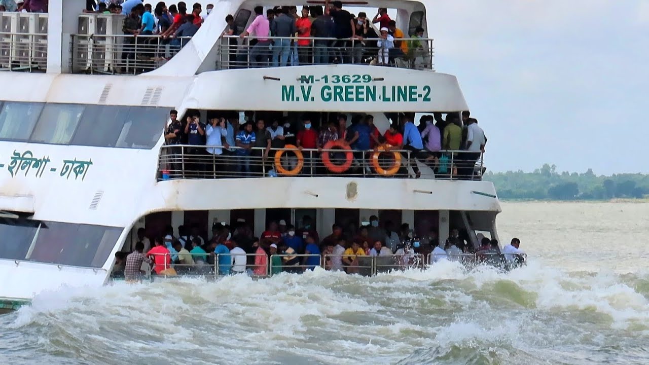 মাত্র ৪ ঘন্টায় ঢাকা থেকে ইলিশা পৌছানোর লক্ষ্যে ছুটছে এম ভি গ্রীন লাইন ...