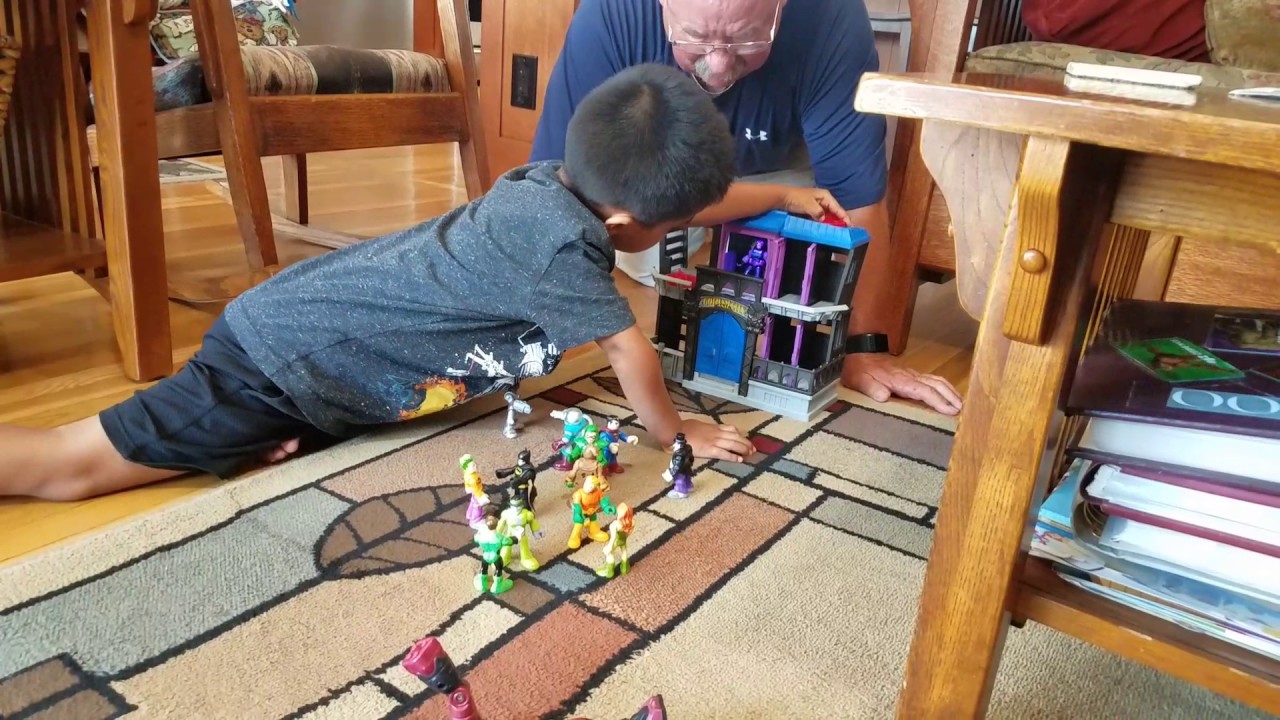 Batman and friends fight bad guys - YouTube