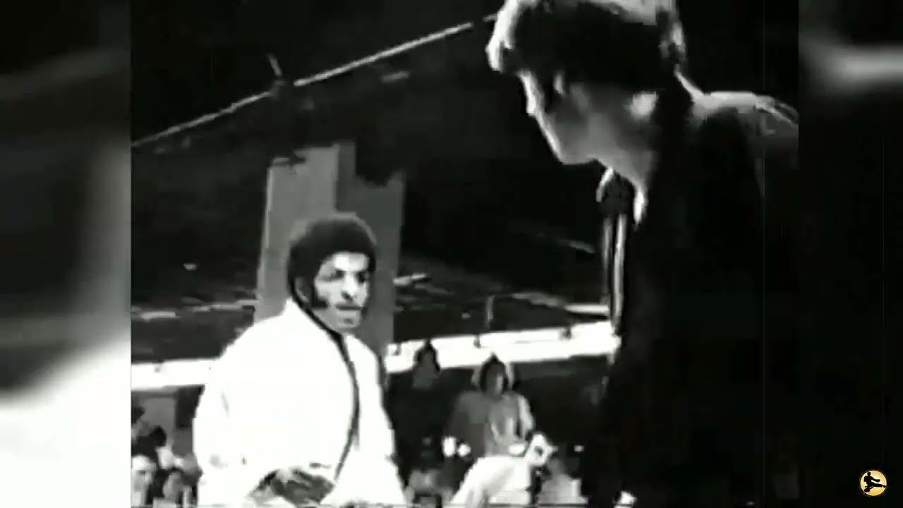 The Black Dragon's only fight footage - Ron Van Clief - YouTube