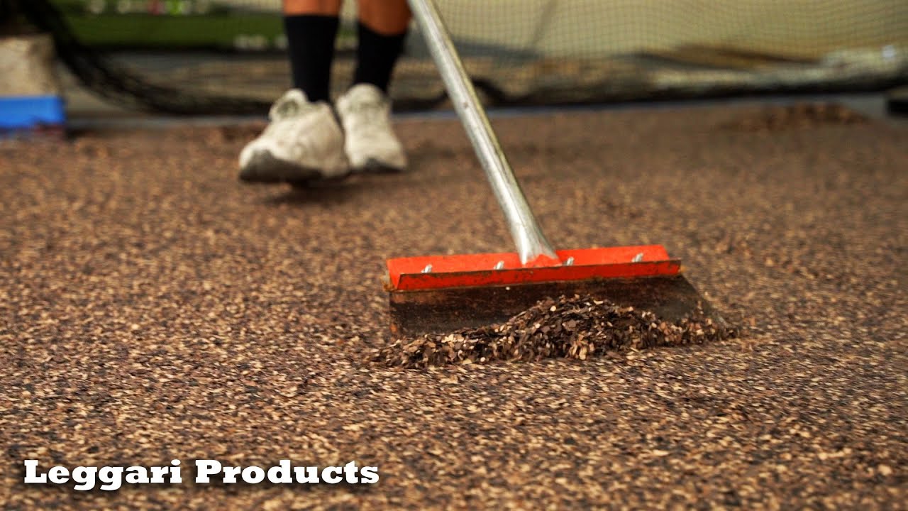 Tylor & Contractor Coat A Floor Using Leggari Flake Floor Kit | Easy ...