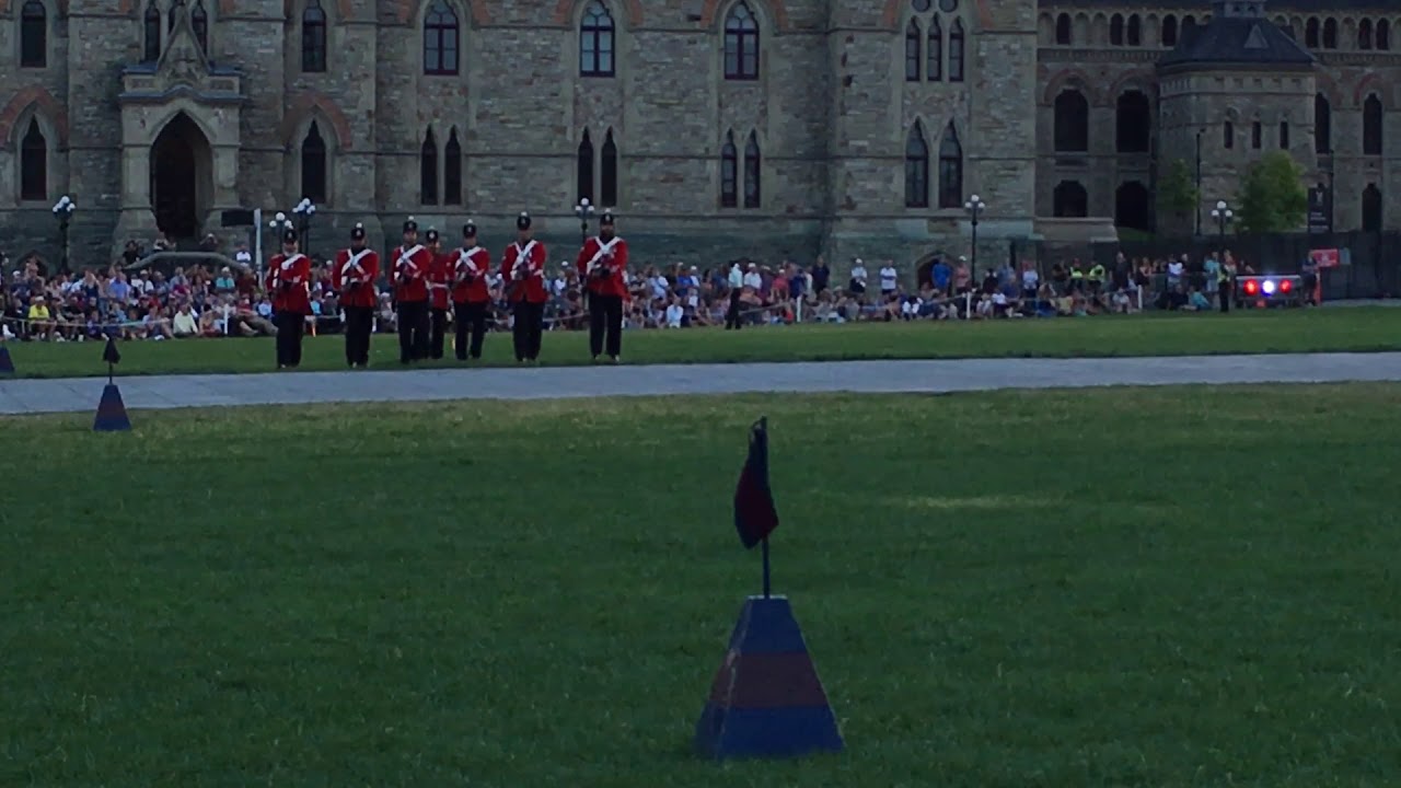 Canadian Armed Forces and Ceremonial Guard Fortissimo Retreat and ...
