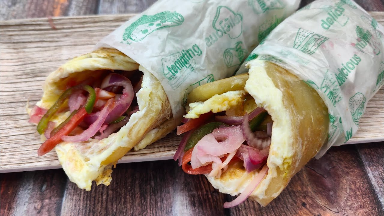 Kolkata Style Egg Roll । Kathi Roll Recipe । Best Egg Roll Recipe - YouTube