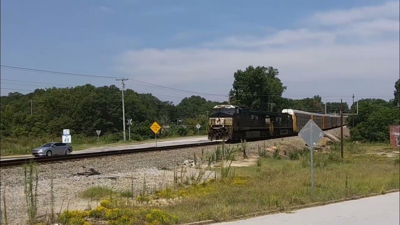 NS 18D entering the City of Union SC with C6M leader - YouTube