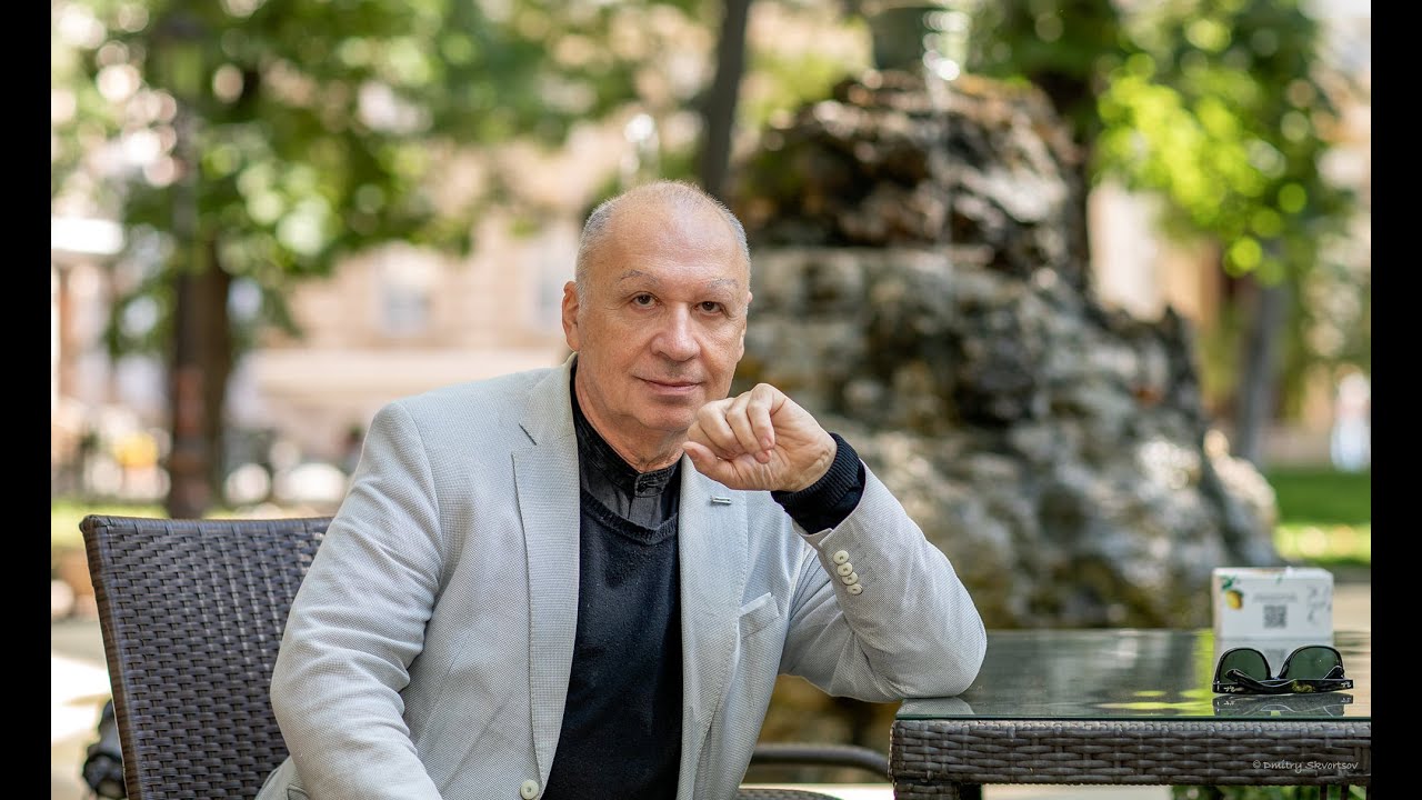 Boris Bloch, piano. J. Haydn Sonata E flat major Hob XVI:49 - YouTube