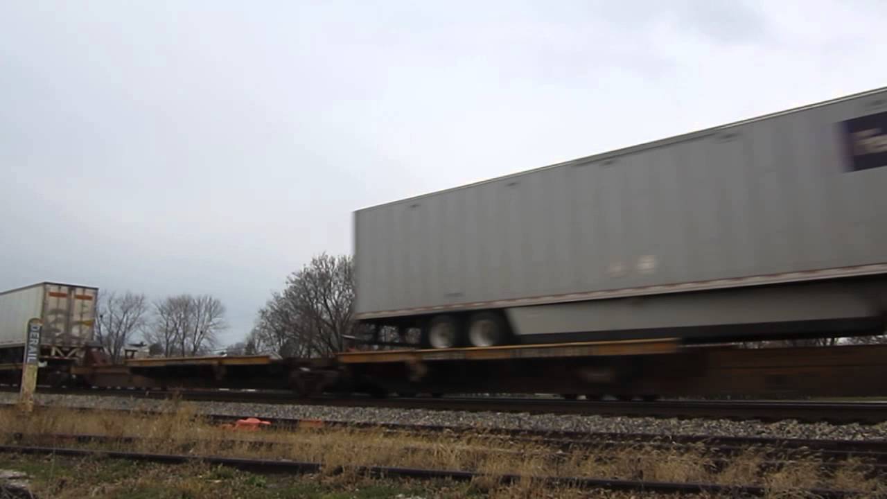 BNSF 7808 Meets BNSF 6839 in Mazon, IL 11/19/12 - YouTube
