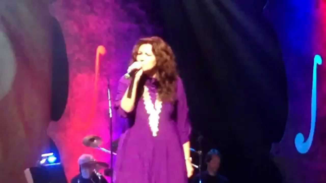 Mandy Barnett performs Patsy Cline's Crazy at Dollywood - YouTube