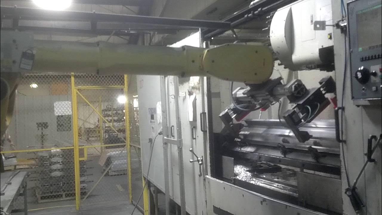 Fanuc Robot Load/Unload CNC Milling Machine - YouTube