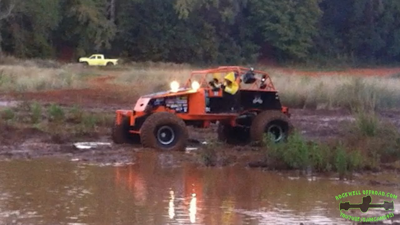 ROCK BUGGY WIDE OPEN SLINGING MUD!! - YouTube