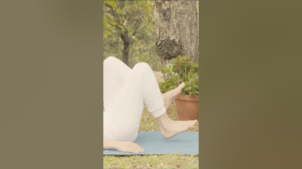 ESERCIZI YOGA - RAFFORZA IL TUO ADDOME #shorts - YouTube