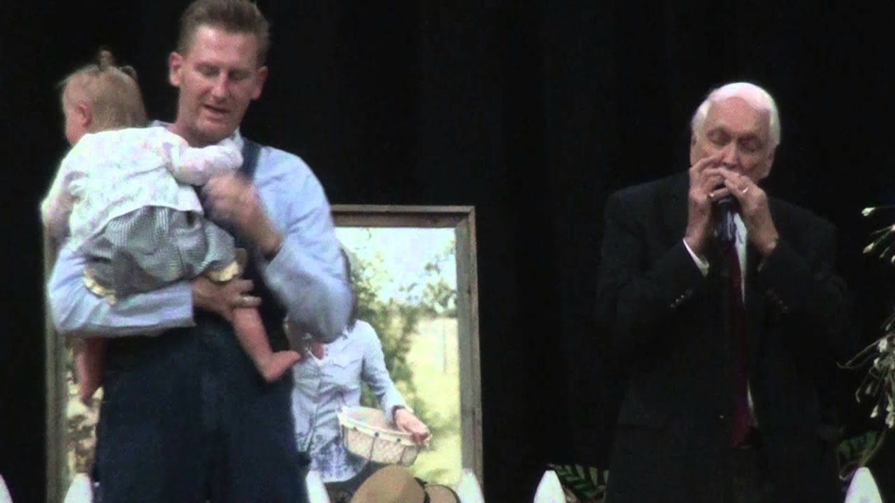 Fans join for Joey Martin Feek memorial service - YouTube