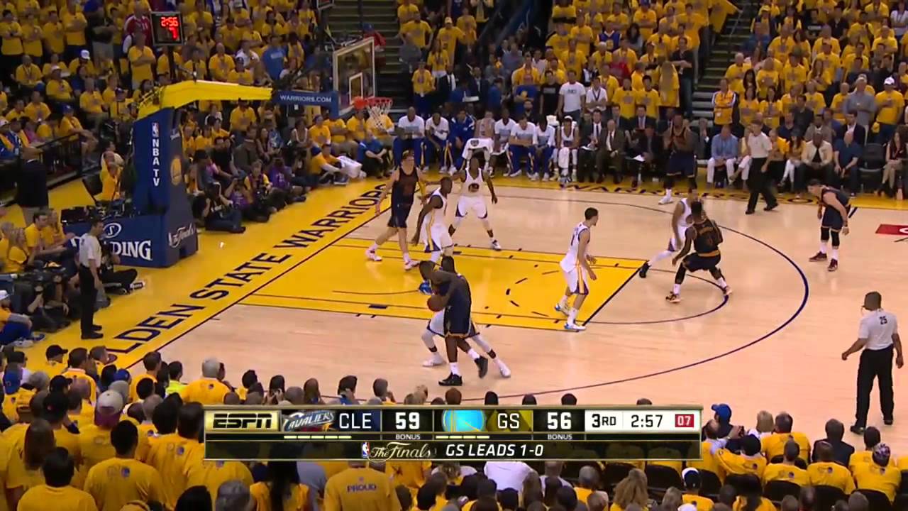 LeBron James rifles a cross court pass to J R - YouTube