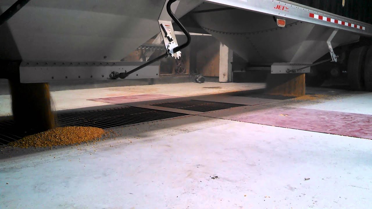 Hutchinson-Mayrath's New Dual Hopper Chain Conveyor - YouTube