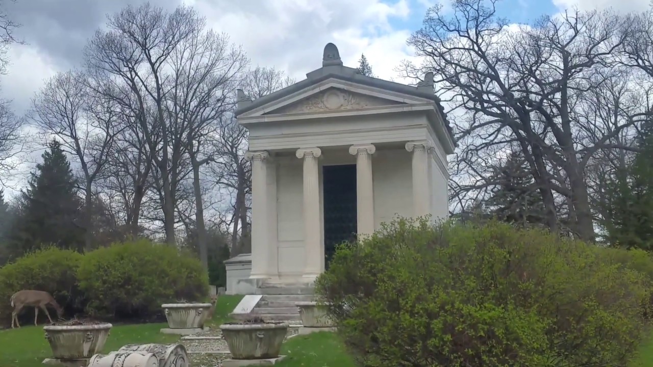 Quick visit to Woodlawn Cemetery in Detroit - YouTube
