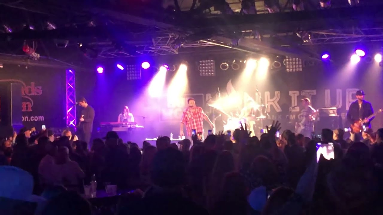 Uncle Kracker - Smile (Live @ 8 Seconds Saloon) - YouTube