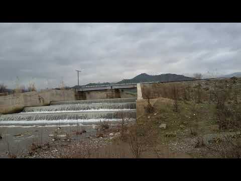 Şelaleden Akan Suyun Sesini Dinle