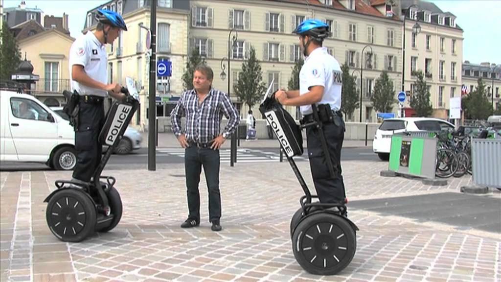 Des gyropodes pour la police - YouTube