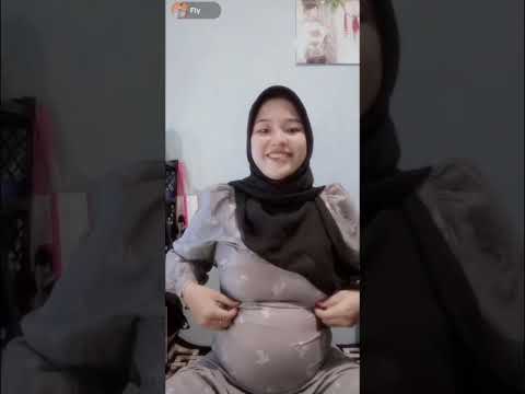 BUMIL HIJAB CANTIK LIVE SAMBIL GYM BALL