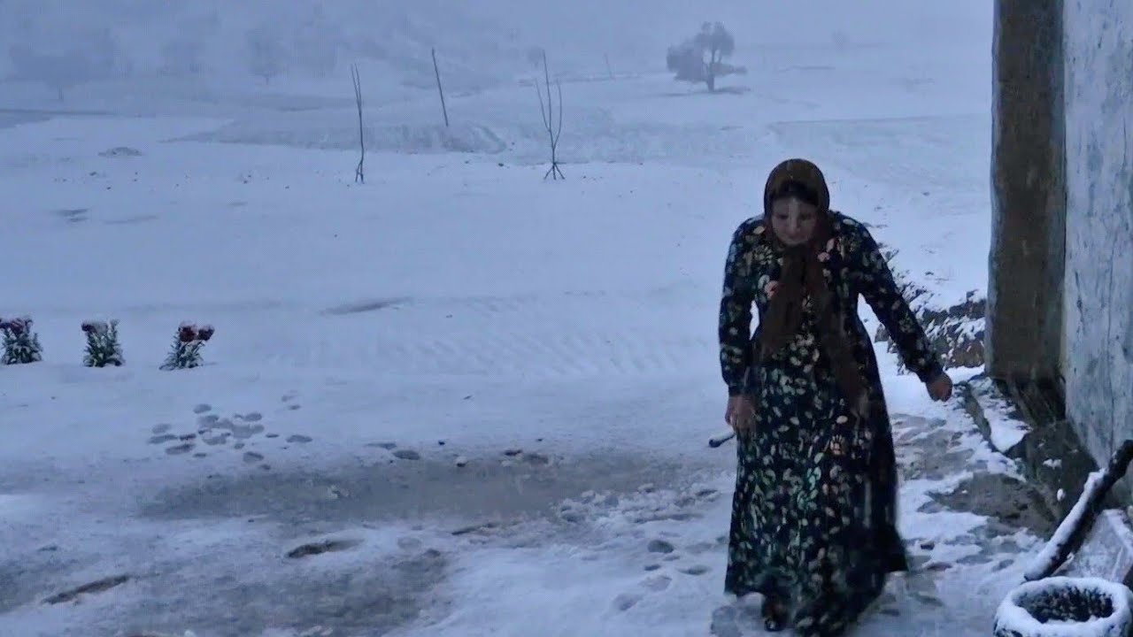 Family happiness for snowfall - YouTube