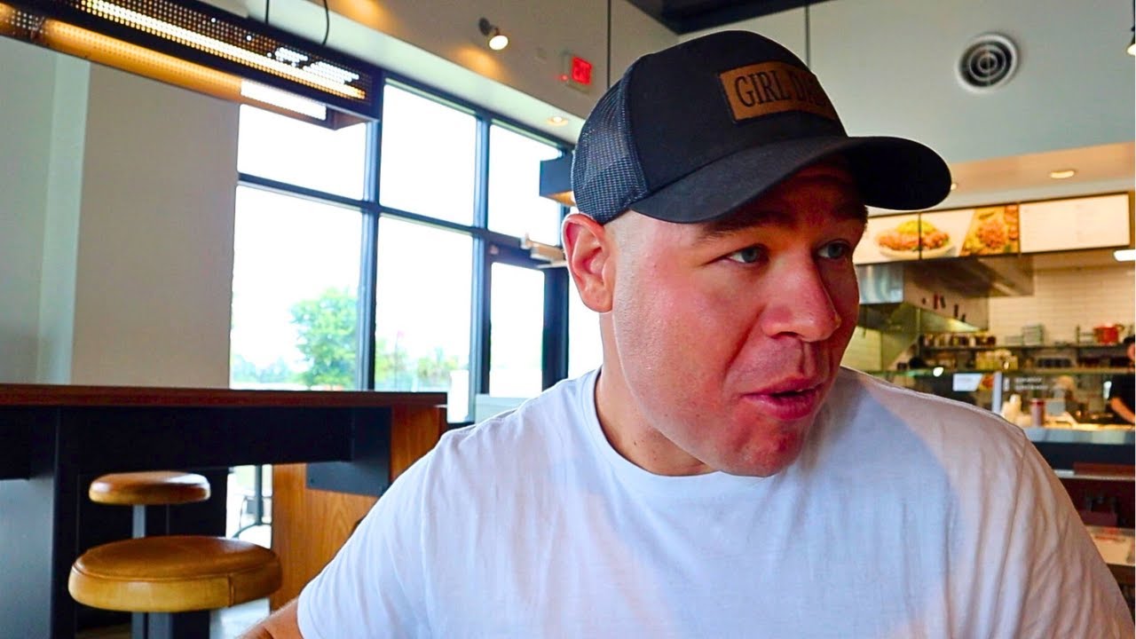 Letting My Daughter Order My Bowl | Day 915 Chipotle Everyday - YouTube