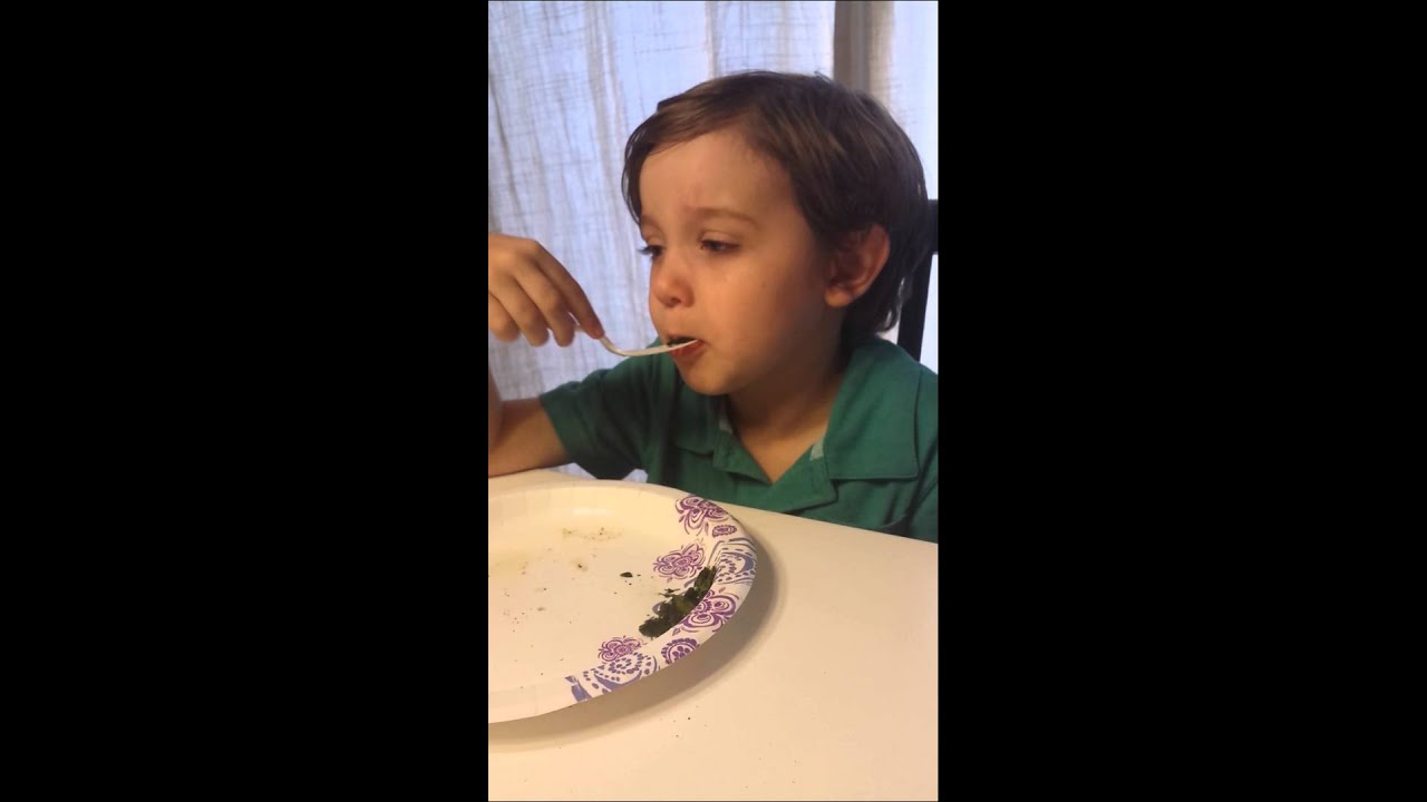 Kid eating spinach. Ewww! - YouTube
