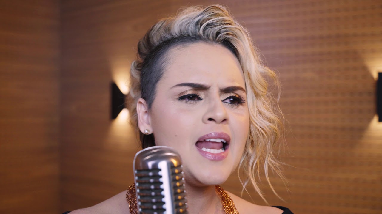 Ana Lôbo - Acústico - De Bandeja. - YouTube