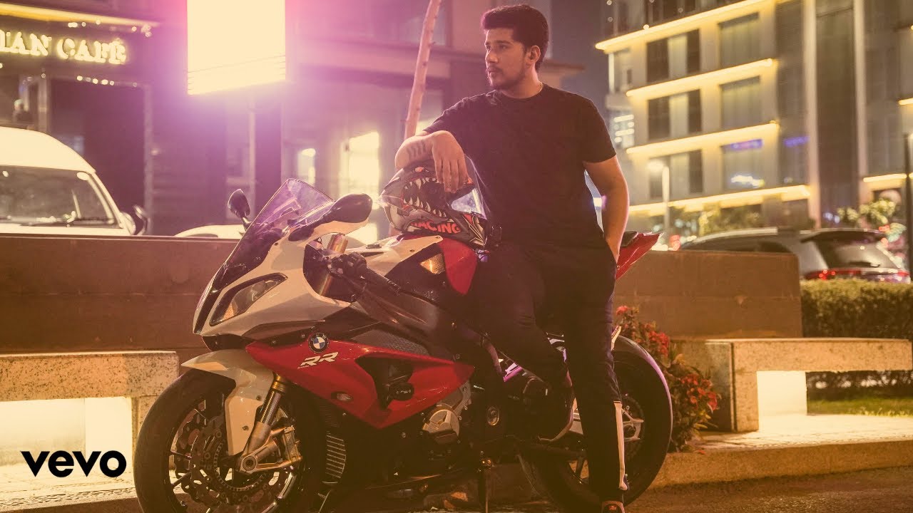 Real street racing | vevo MANA "Look At Em" #bmws1000rr - YouTube