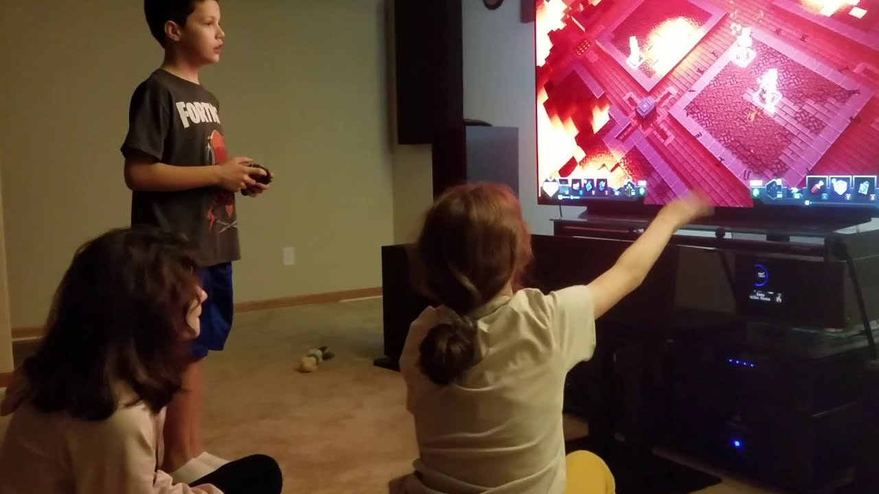 The Kids playing Minecraft Dungeons LGC9/RTX 3090 - YouTube