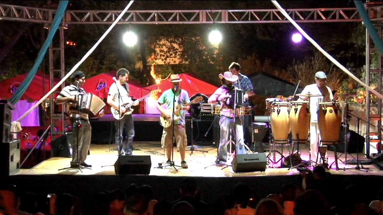 Cumbiagra in Juarez: George vs. Goyo - YouTube