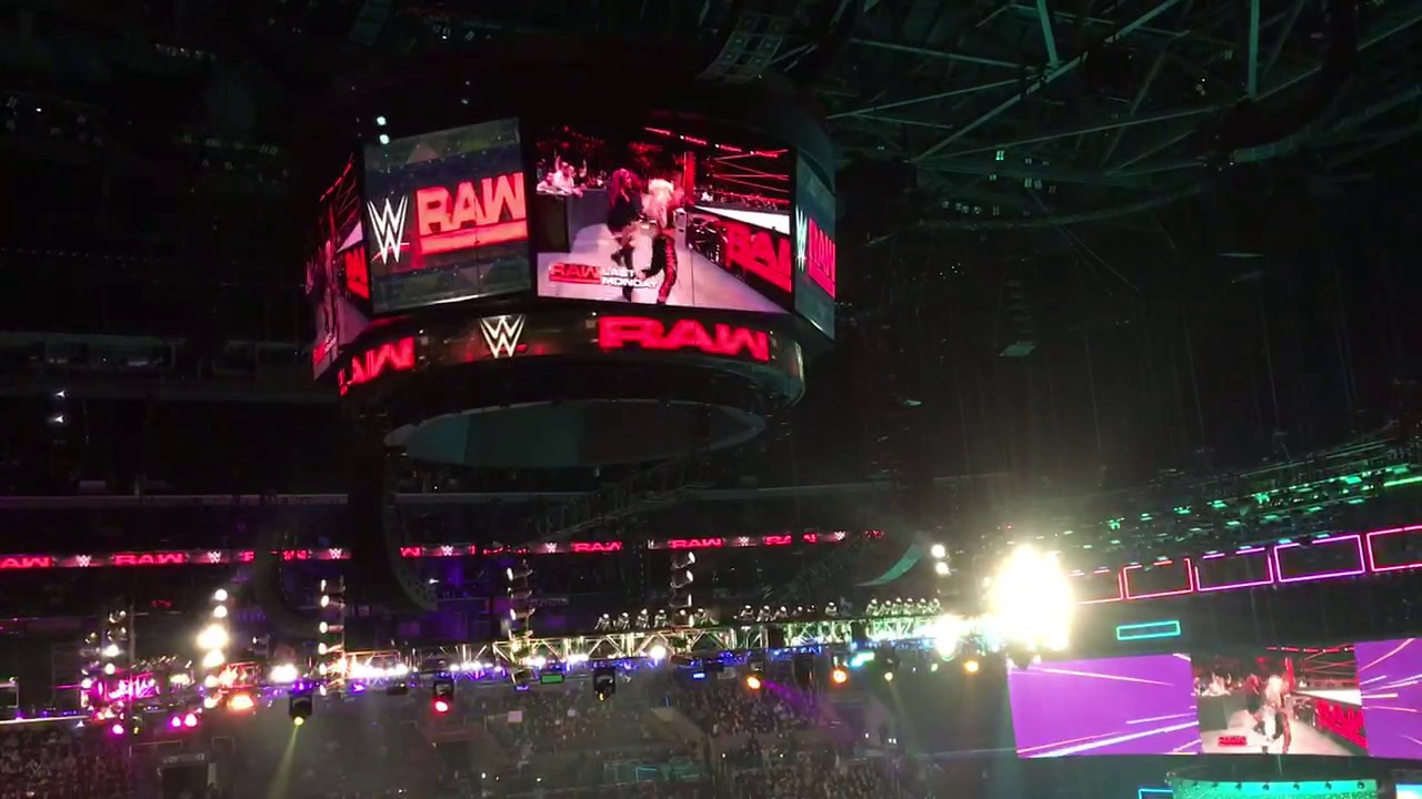 WWE RAW 2/20/17 Bayley's entrance as RAW Women's Champion - YouTube