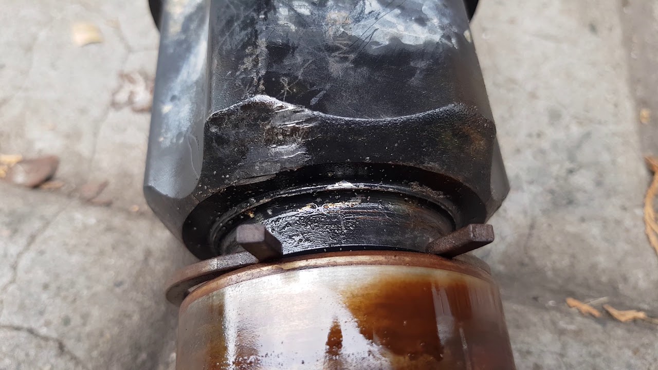 2006 Toyota RAV4 AWD RH split drive shaft removal. - YouTube