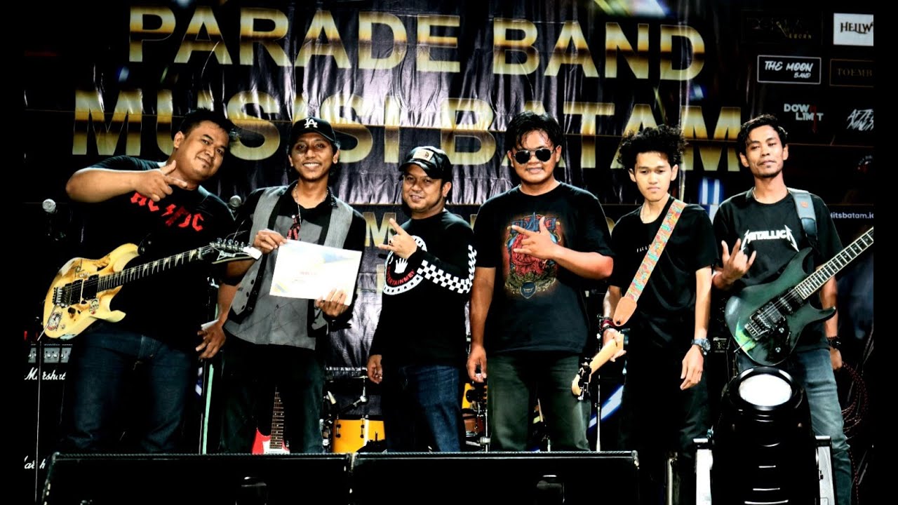 PARADE BAND part II BATAM ( DOWNLIMIT BAND ) - YouTube