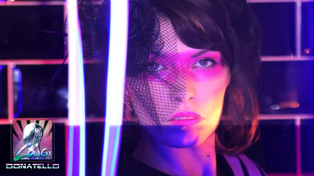 Roxi Drive - Night Waves - YouTube