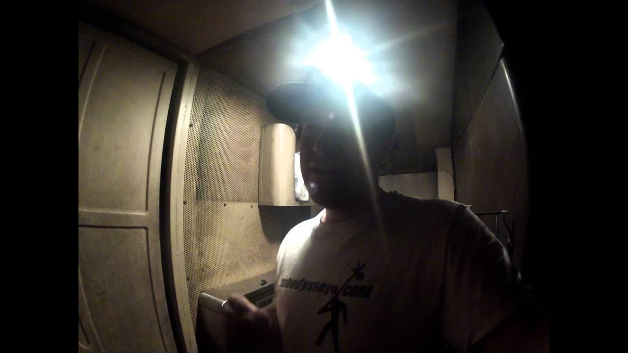 Getting caught on the shitter in Mobile Al - YouTube